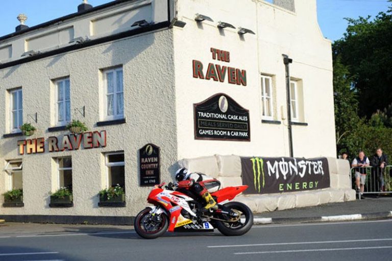 Best Pubs and Restaurants for Isle of Man TT | Devitt
