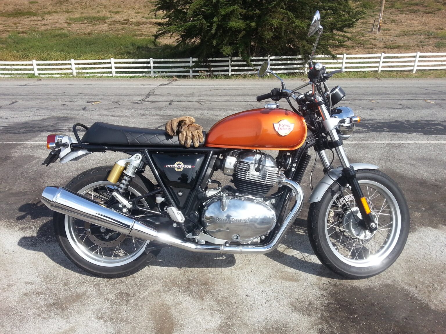 Battle of the Retros: Royal Enfield Interceptor 650 v BSA Gold Star