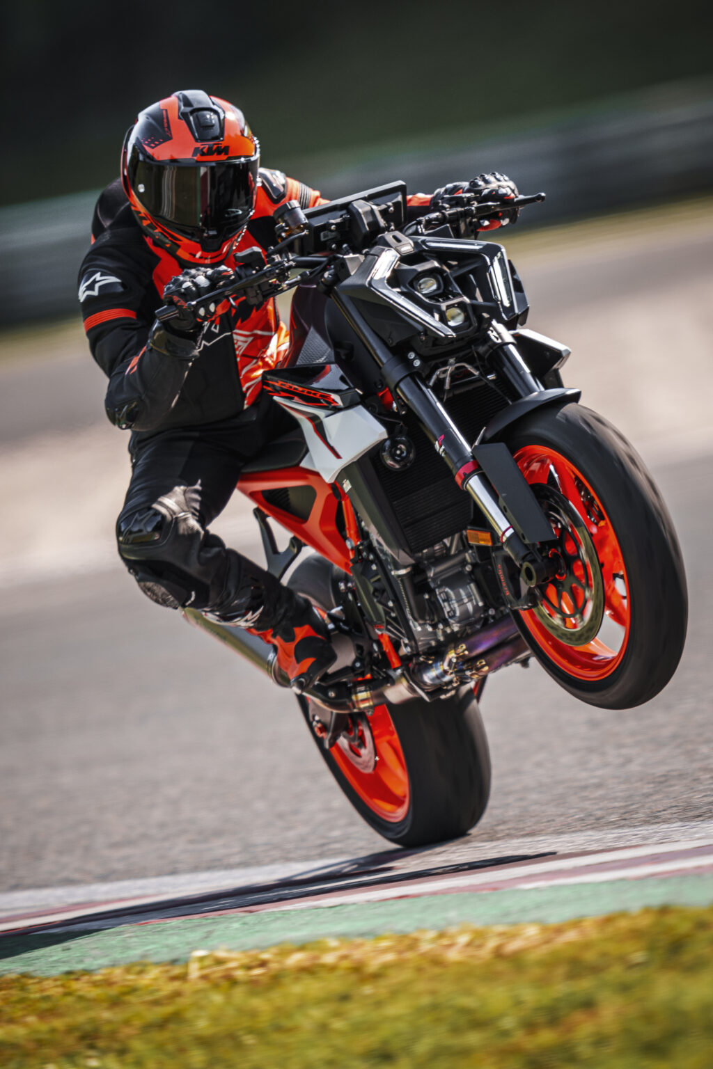 First Look: 2025 KTM 990 Duke R | Devitt Insurance