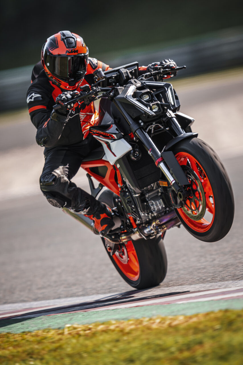 First Look: 2025 KTM 990 Duke R | Devitt Insurance