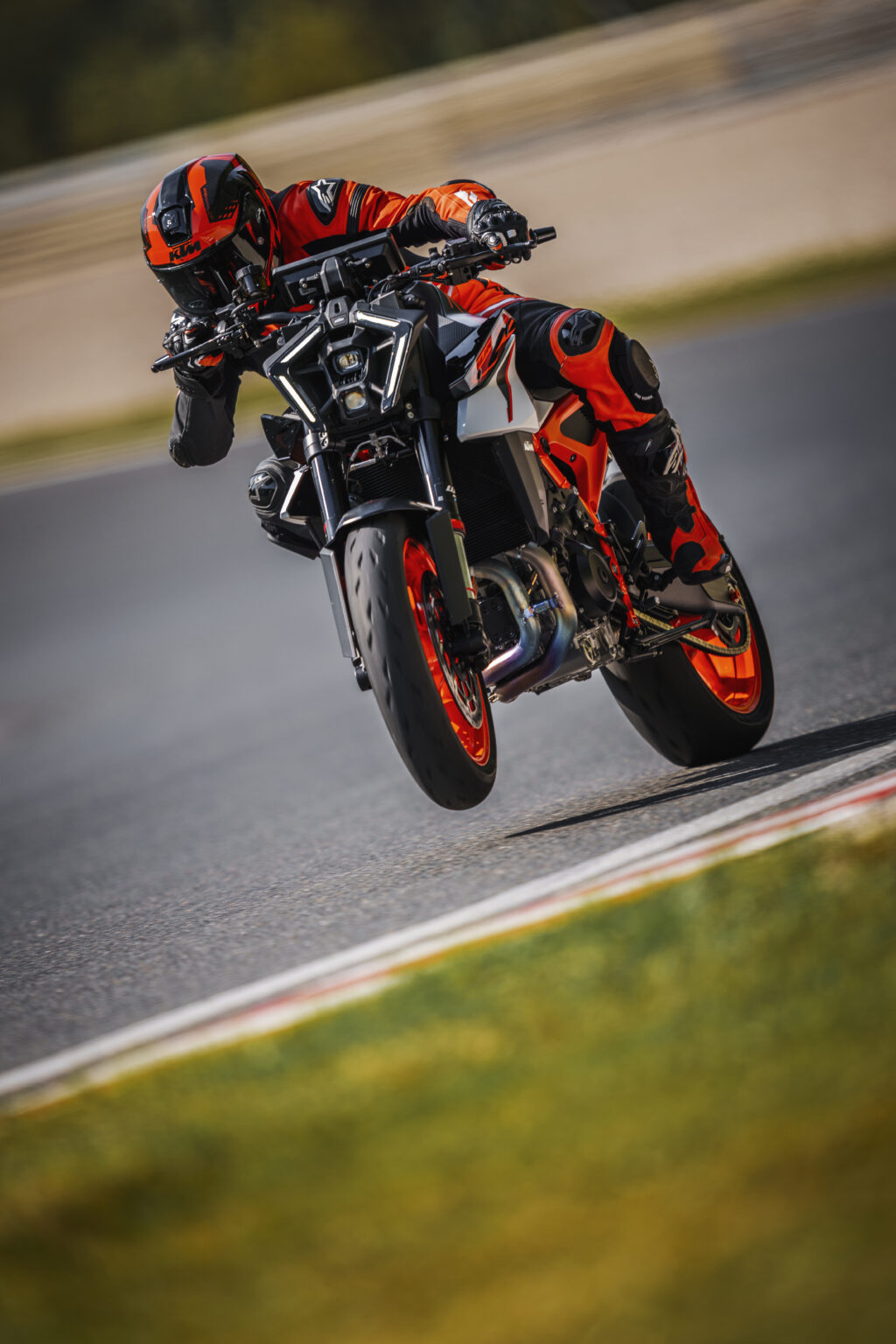 First Look: 2025 KTM 990 Duke R | Devitt Insurance