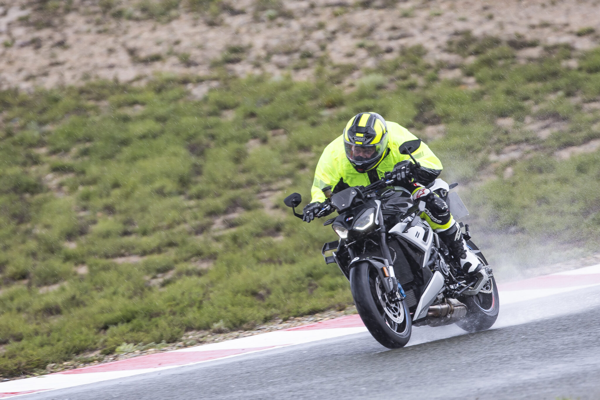Quick spin on the 2025 BMW S1000 R and M1000 R | Devitt