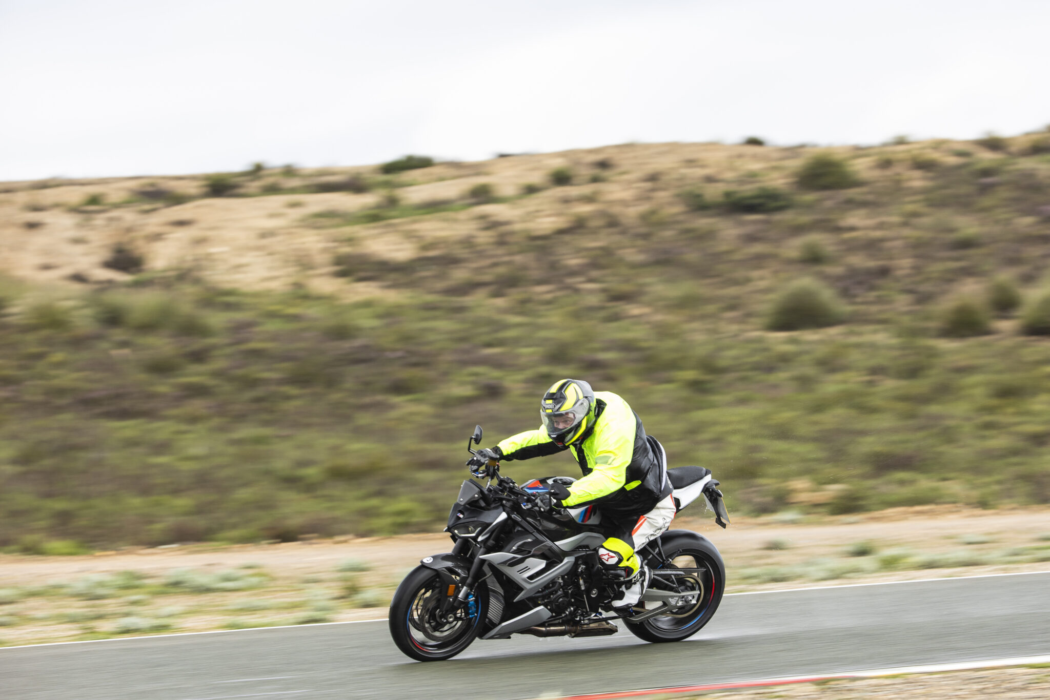 Quick spin on the 2025 BMW S1000 R and M1000 R | Devitt