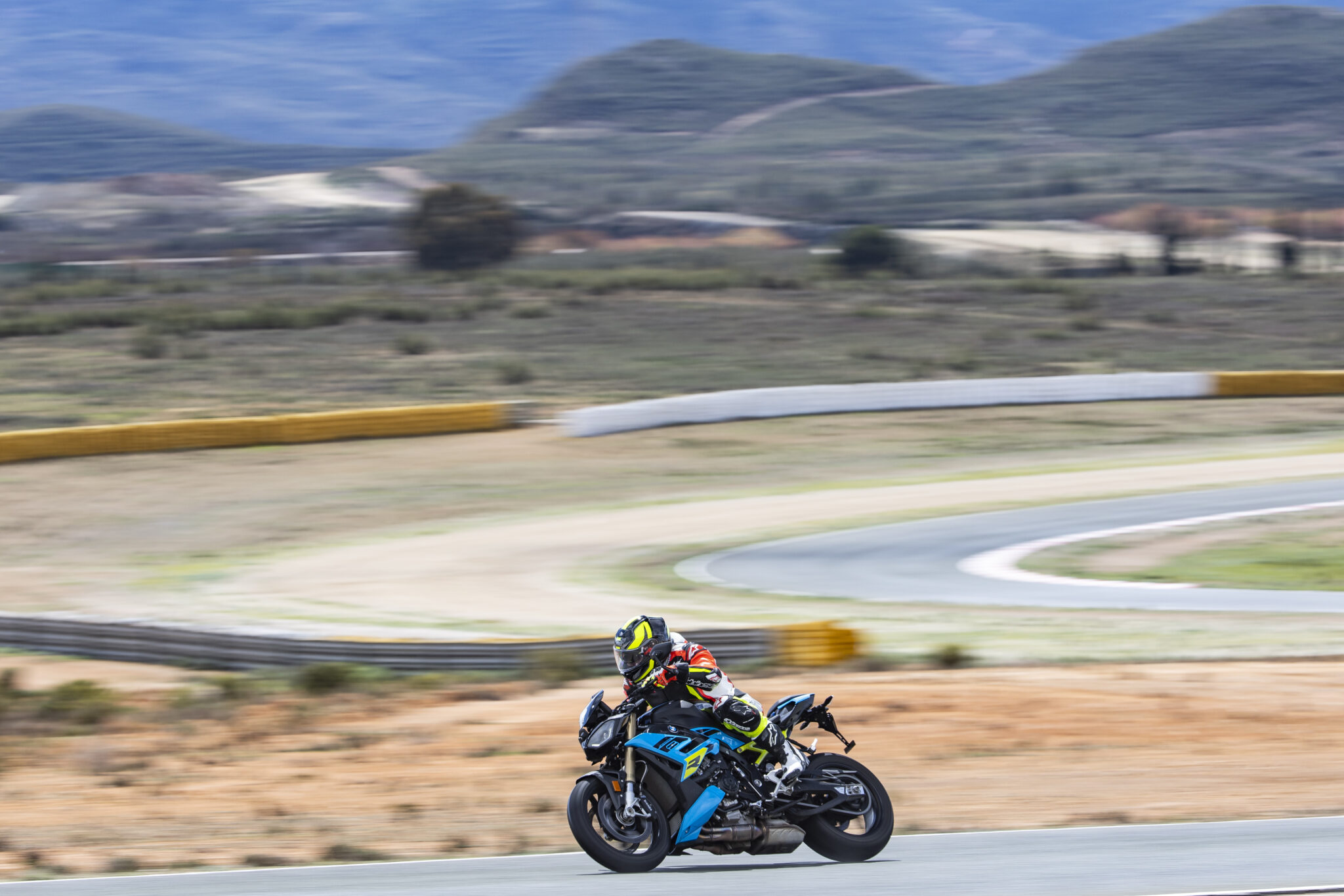 Quick spin on the 2025 BMW S1000 R and M1000 R | Devitt