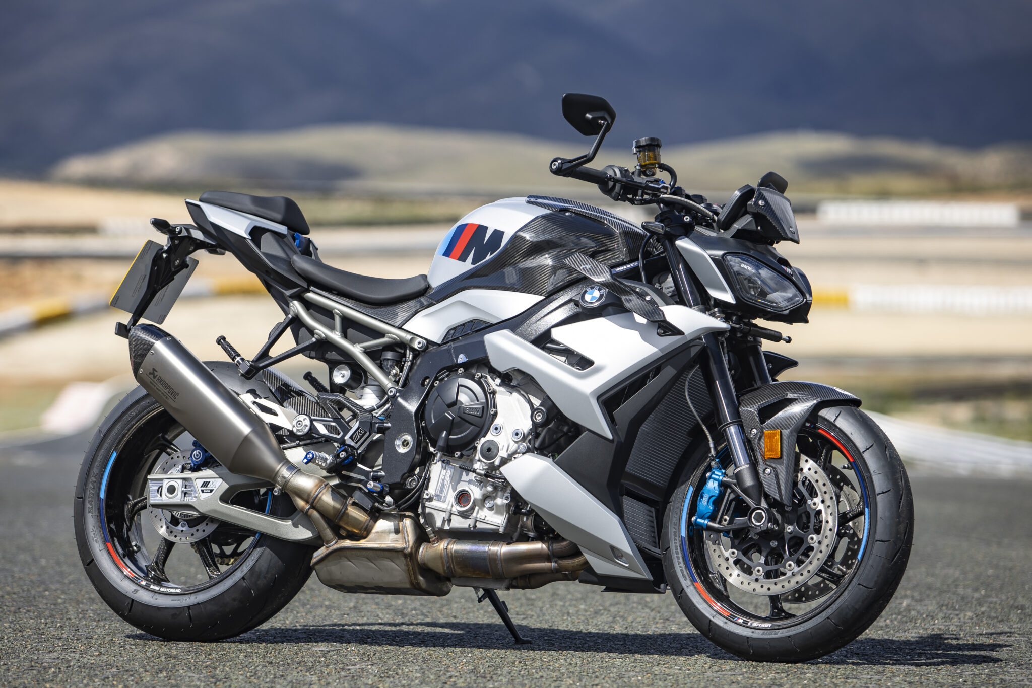 Quick spin on the 2025 BMW S1000 R and M1000 R | Devitt